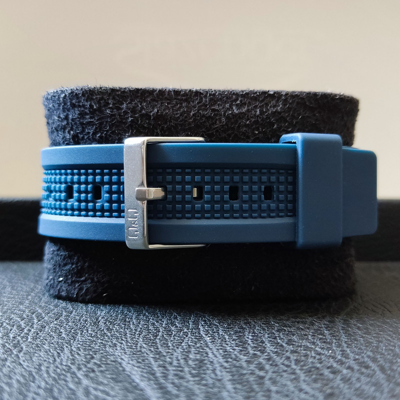 قیمت و خرید ساعت مچی عقربه‌ای مردانه کیو اند کیو مدل V32A-003VY