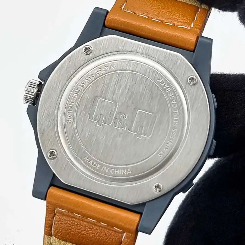 قیمت و خرید ساعت مچی عقربه‌ای مردانه کیو اند کیو مدل V32A-010VY