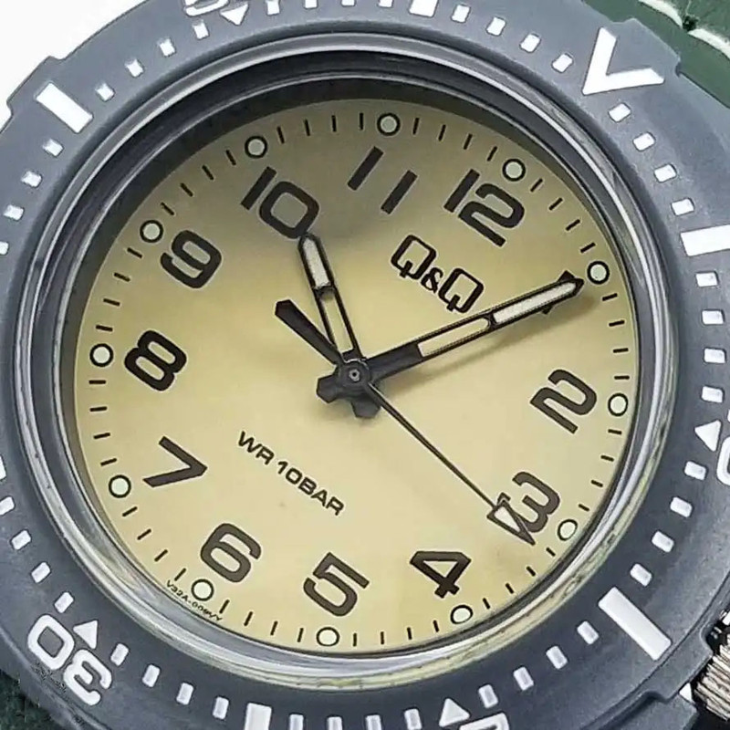 قیمت و خرید ساعت مچی عقربه‌ای مردانه کیو اند کیو مدل V32A-009VY