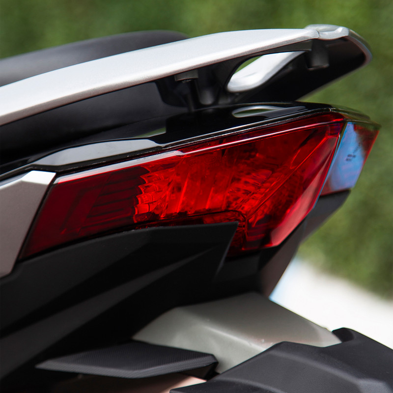 قیمت و خرید موتورسیکلت همتاز طرح کلیک 150 سی سی - سال 1402