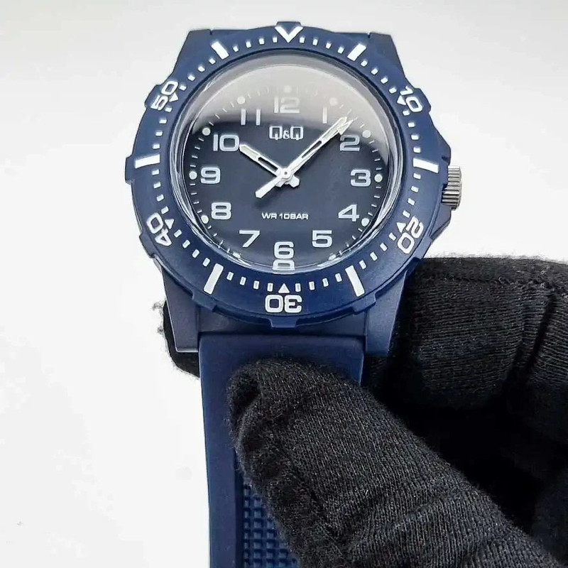 قیمت و خرید ساعت مچی عقربه‌ای مردانه کیو اند کیو مدل V32A-003VY